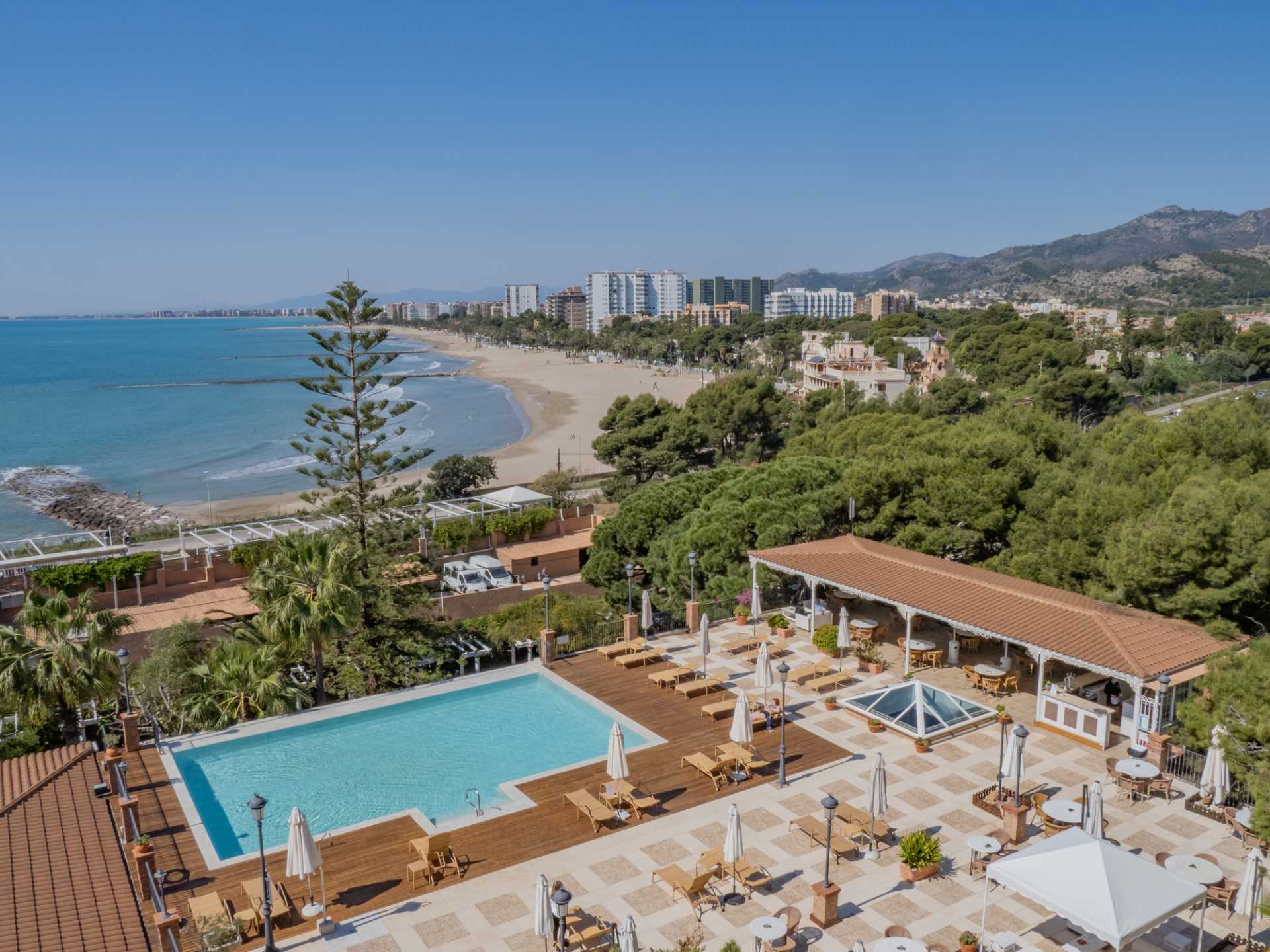 Hoy, 17 de marzo, reabrimos el hotel de Palasiet - El Palasiet ...